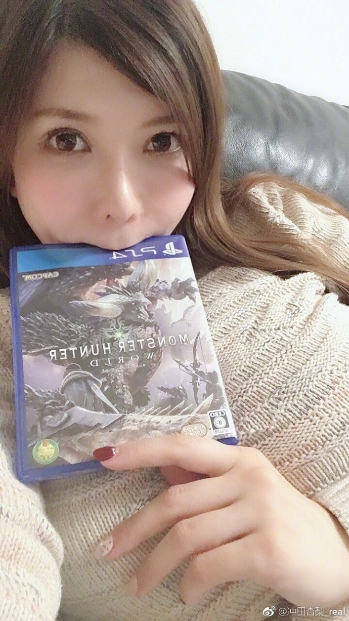今天冲田杏梨在微博上晒照她口衔一份怪 短讯 游民星空