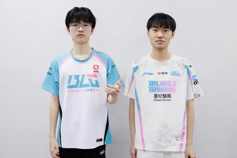 [场外趣闻]BLG分享选手合影：Knight与knight_瓦罗兰特|游民星空